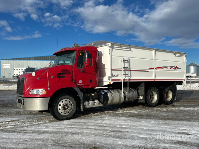 2011 Mack CXU613 6x4 Grain Truck | Ritchie Bros. Auctioneers