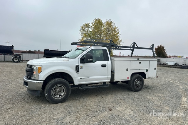2017 Ford F-350 XL 4x4 Utility Truck | Ritchie Bros. Auctioneers