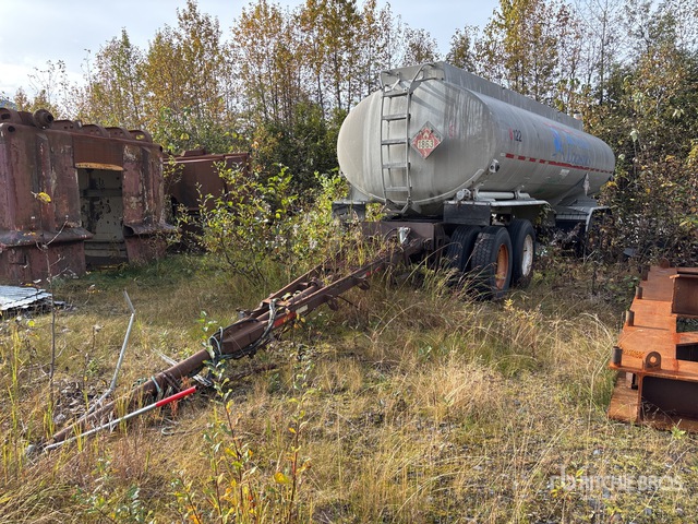 1984 Clough Turntable Quad/A Fuel Trailer | Ritchie Bros. Auctioneers
