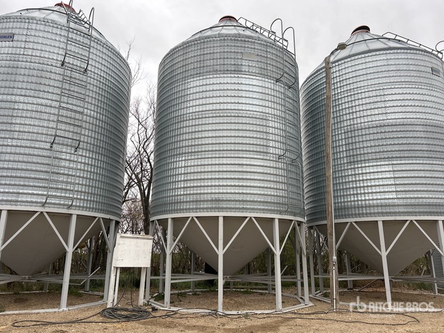 Behlen +/- 3500 bu 4 Ring Hopper Grain Bin | Ritchie Bros. Auctioneers
