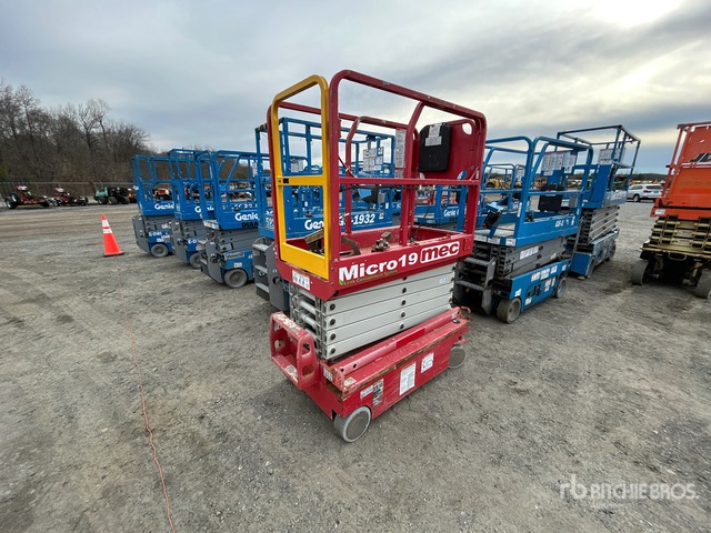 2019 MEC Micro 19 Electric Scissor Lift | Ritchie Bros. Auctioneers