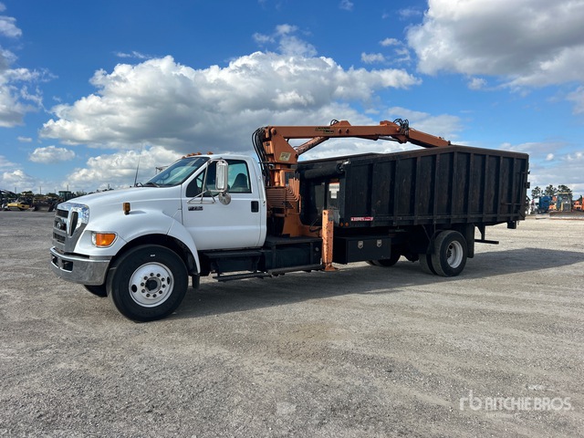 Peterson Industries TL3 7100 lb Articulated Boom on 2005 Ford F-750 XL ...