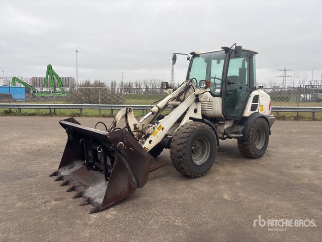 2011 Volvo L25F-P Wheel Loader | Ritchie Bros. Auctioneers