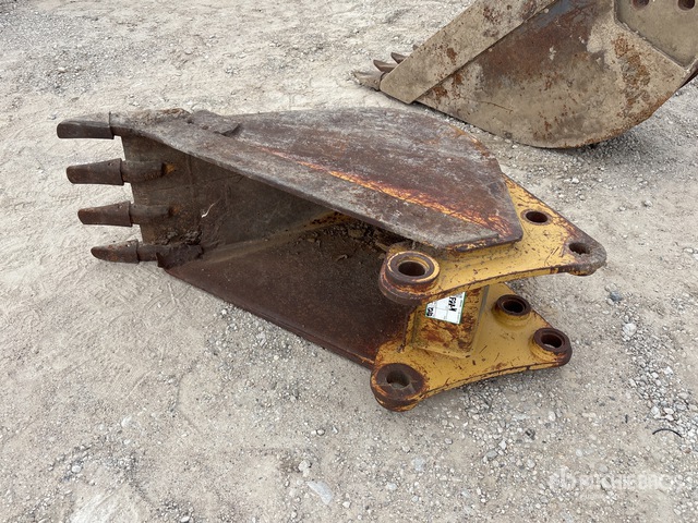 Cat 18 in Digging Backhoe Rear Bucket | Ritchie Bros. Auctioneers