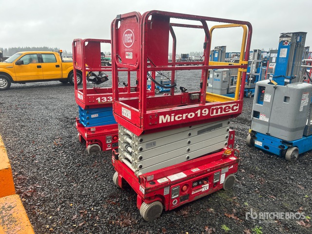 2019 MEC Micro19 Electric Scissor Lift | Ritchie Bros. Auctioneers