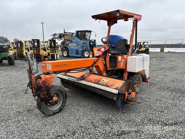 2005 Lay-Mor 8HC Self-Propelled Broom | Ritchie Bros. Auctioneers