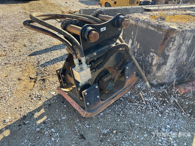 Stanley HSX11125S 38 in Excavator plate compactor | Ritchie Bros ...