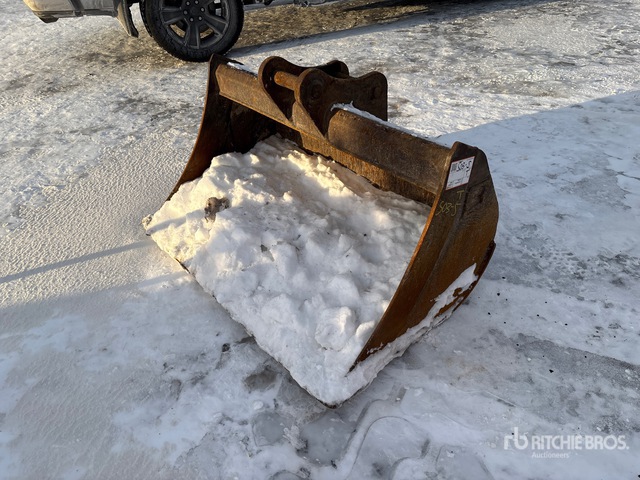 Rivard 48 in Q/C Cleanup Excavator Bucket - Fits Yanmar ViO55-6 ...