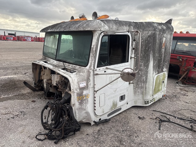 Freightliner 10 ft Truck Tractor Sleeper Cab | Ritchie Bros. Auctioneers