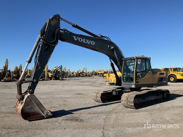 2013 Volvo EC220DL Tracked Excavator | Ritchie Bros. Auctioneers