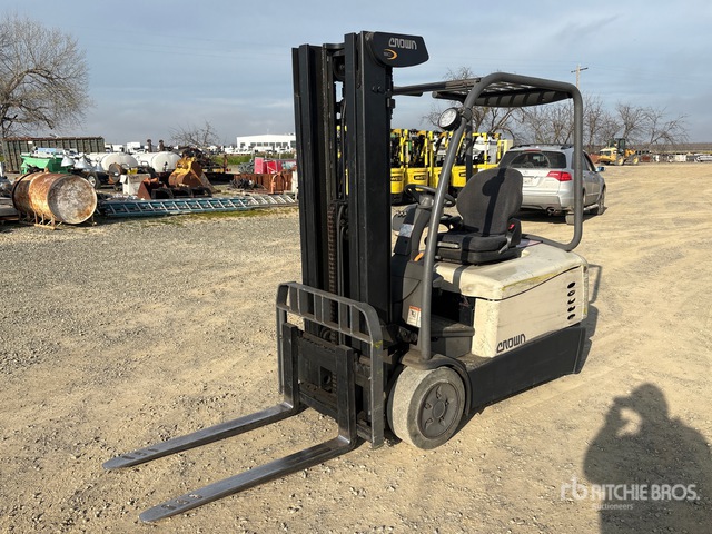 2015 Crown Sc5245-35 2450 lb Cushion Tire Forklift | Ritchie Bros ...
