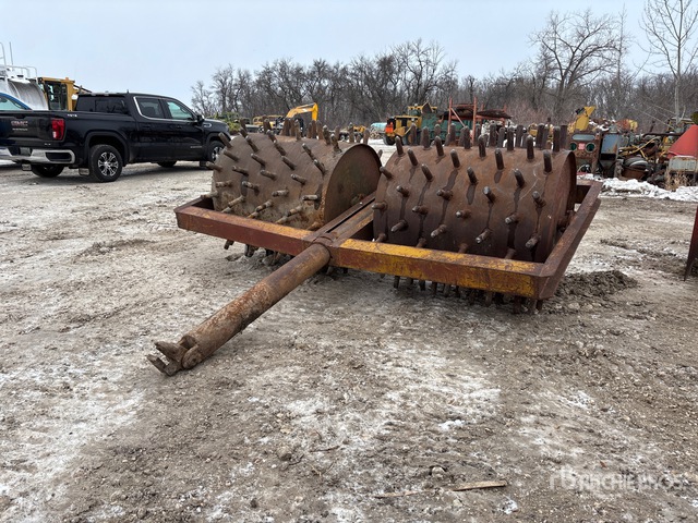 8 ft Padfoot Compacteur tiré | Ritchie Bros. Auctioneers