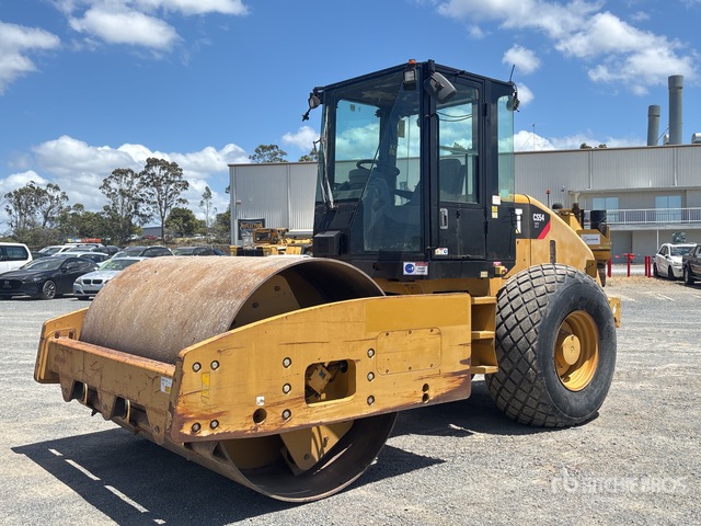 2012 Cat CS54 XT Smooth Drum Compactor | Ritchie Bros. Auctioneers