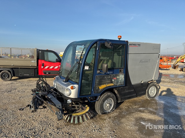 2002 Mathieu Azura Sweeper Truck | Ritchie Bros. Auctioneers