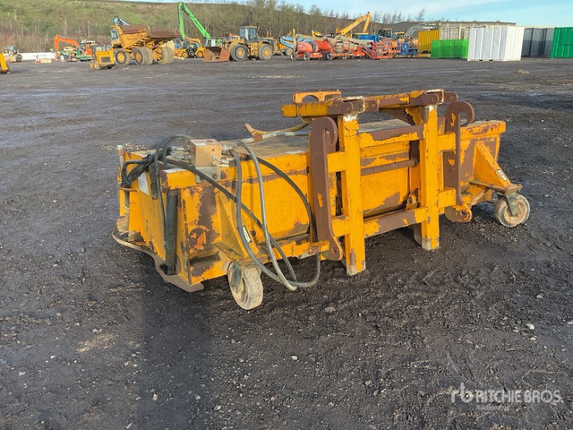 JCB SC240 Sweeper Attachment | Ritchie Bros. Auctioneers