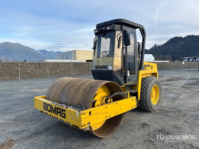 2000 Bomag BW172D-2 Smooth Drum Compactor | Ritchie Bros. Auctioneers