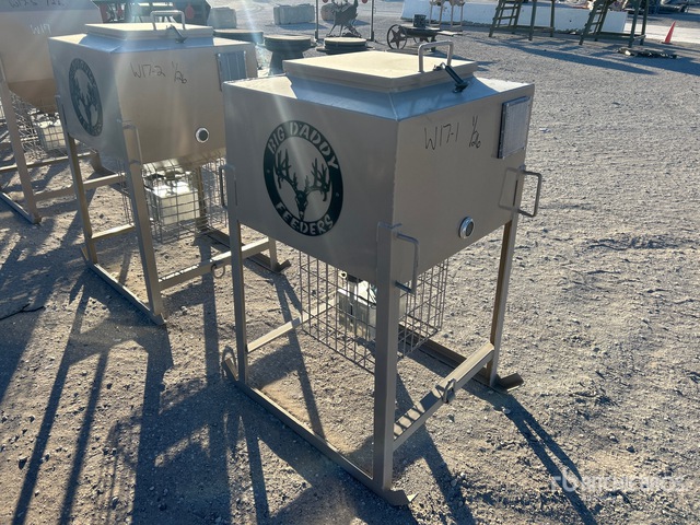 Big Daddy 500 Solar Corn Deer Feeder (Unused) | Ritchie Bros. Auctioneers