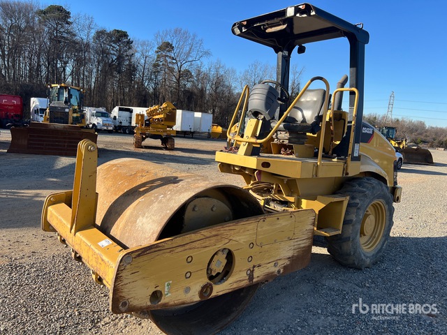 2008 Cat CS-433E Compacteur à tambour lisse | Ritchie Bros. Auctioneers