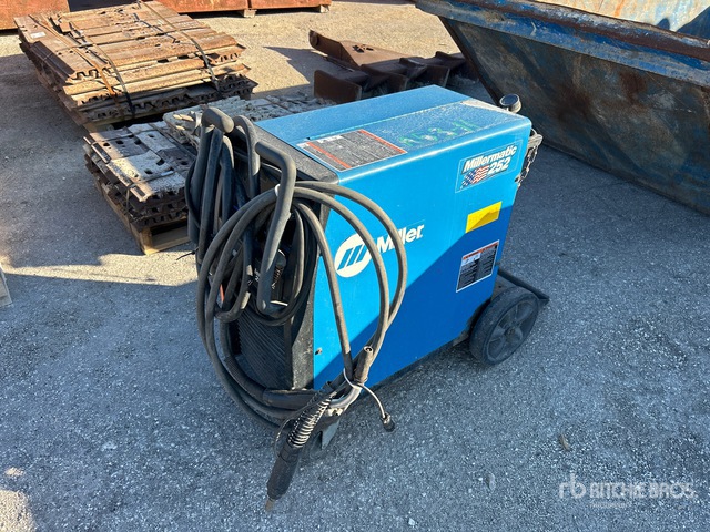 2011 Miller Millermatic 252 250 A MIG Electric Welder (Inoperable ...