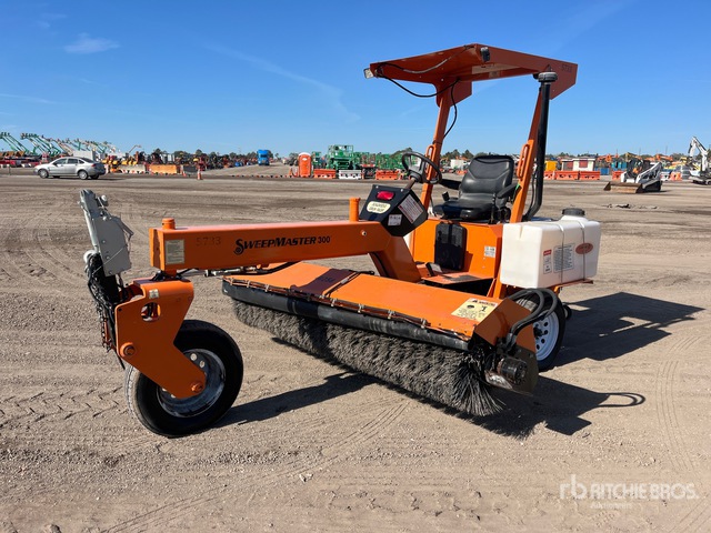 2020 Lay-Mor SM300 Self-Propelled Broom | Ritchie Bros. Auctioneers