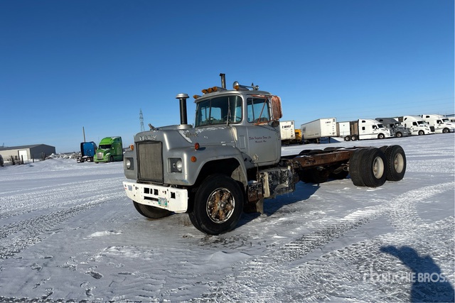 1975 Mack R600 6x4 Cabine et châssis | Ritchie Bros. Auctioneers