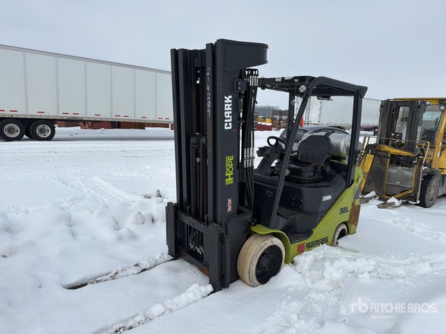 2021 Clark S32C 5000 lb Cushion Tire Forklift | Ritchie Bros. Auctioneers