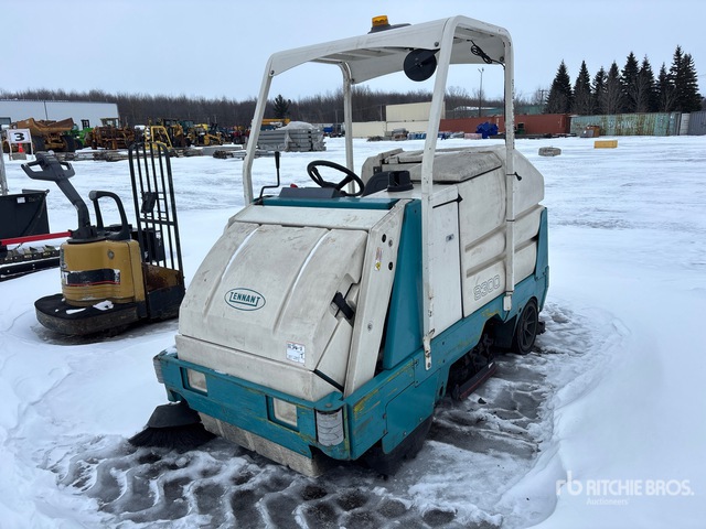 2007 Tennant 8300 Ride-On Electric Balayeuse (Inoperable) | Ritchie ...