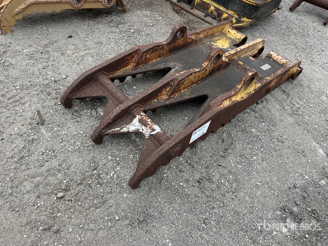 Felco 44 in Excavator Thumb | Ritchie Bros. Auctioneers