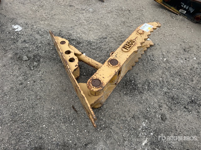 2018 Felco 36 in Manual Excavator Thumb - Fits Excavator | Ritchie Bros ...