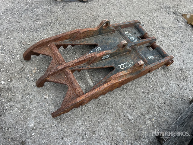 Felco 48 in Excavator Thumb | Ritchie Bros. Auctioneers