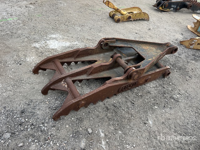 Felco 54 in Excavator Thumb | Ritchie Bros. Auctioneers