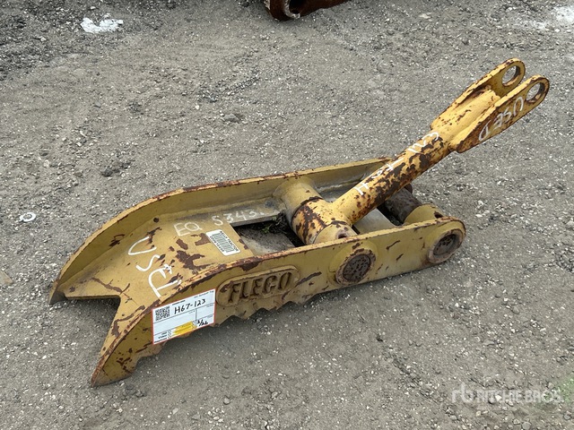 Felco 36 in Excavator Thumb | Ritchie Bros. Auctioneers