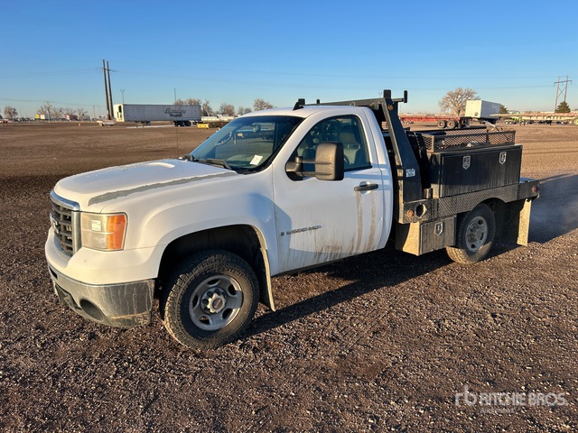 2009 GMC Sierra 2500HD 4x4 Flatbed Truck | Ritchie Bros. Auctioneers