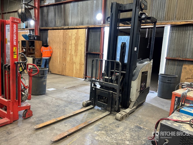 2007 Crown RR5225-35 3500 lb Electric Forklift | Ritchie Bros. Auctioneers