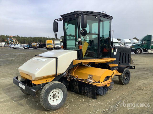 2018 Lay-Mor SM450-ST Self-Propelled Broom | Ritchie Bros. Auctioneers