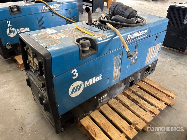 2016 Miller 302 300 A Multi-Process 3-in-1 Soudeuse à moteur ...