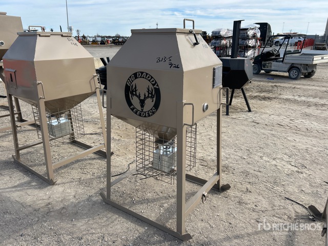 Big Daddy Feeders 700 LB Solar Deer Corn Feeder (Unused) | Ritchie Bros ...