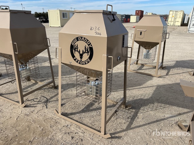 Big Daddy Feeders 700 lb Solar Deer Corn Feeder (Unused) | Ritchie Bros ...