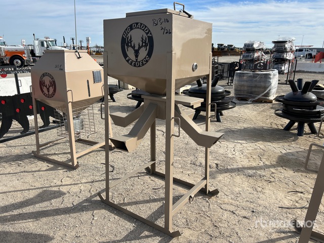 Big Daddy Feeders 700 lb Solar Deer Corn Feeder (Unused) | Ritchie Bros ...