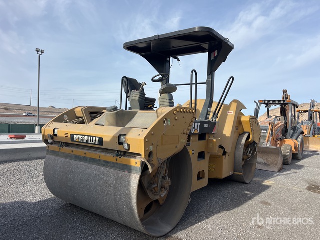 2015 Cat CB54 Double Drum Roller | Ritchie Bros. Auctioneers