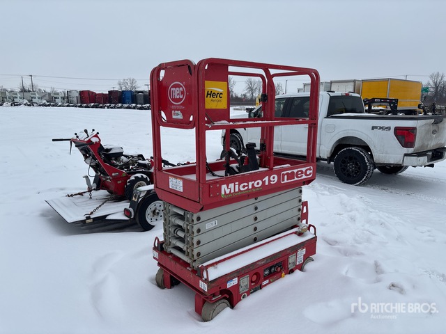 2019 MEC MICRO19 LCS Electric Scissor Lift | Ritchie Bros. Auctioneers