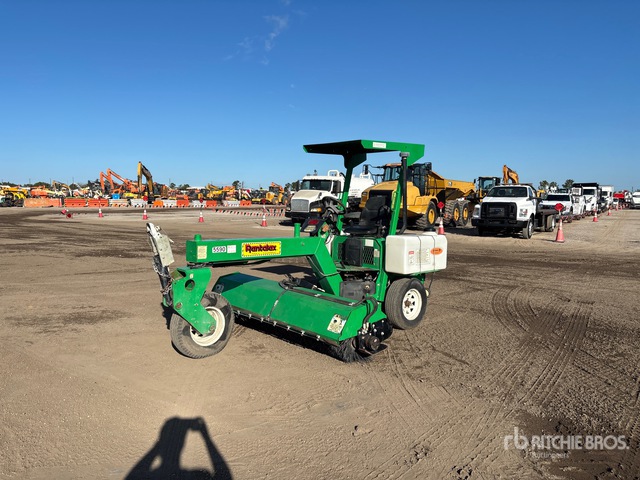 2015 Lay-Mor SM300 Self-Propelled Broom | Ritchie Bros. Auctioneers