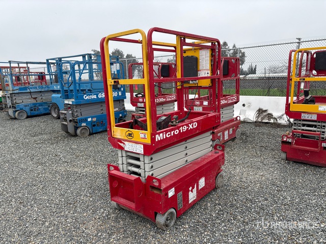 2021 MEC Micro 19-XD Electric Scissor Lift | Ritchie Bros. Auctioneers