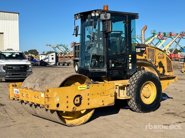 2018 Cat CS44B Compacteur à tambour lisse | Ritchie Bros. Auctioneers