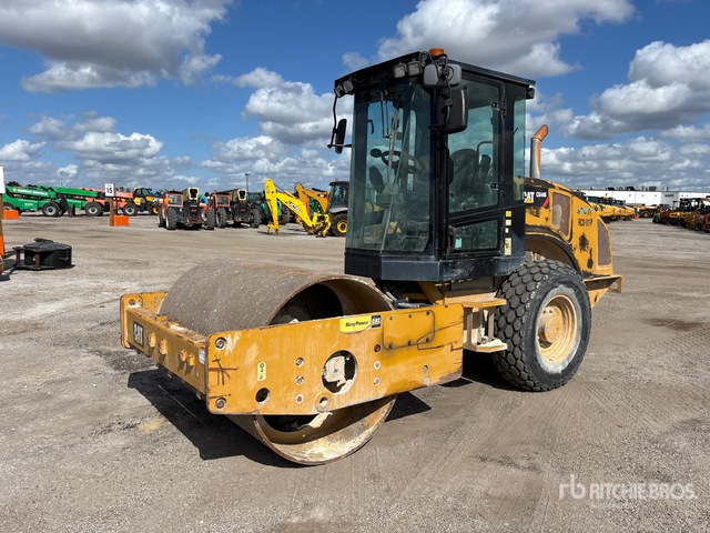 2018 Cat CS44B Smooth Drum Compactor | Ritchie Bros. Auctioneers