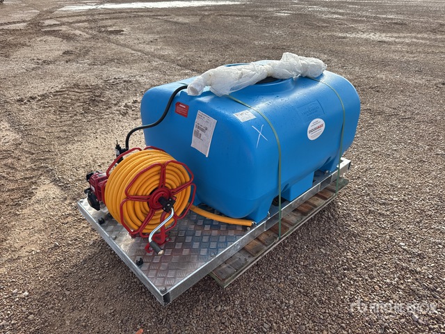 Duraplas GPEAR700-120 Citerne A eau 700 L Water Tank (Unused) | Ritchie ...
