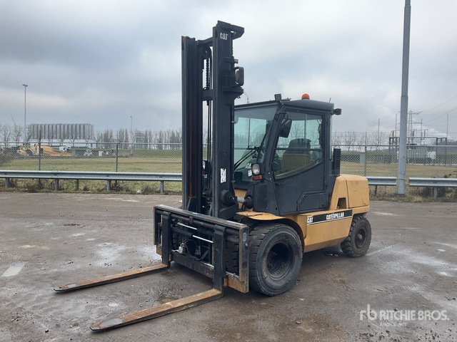 2007 Cat DP50K-2 5000 kg Forklift | Ritchie Bros. Auctioneers