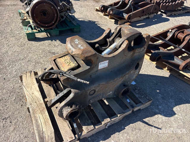 JRB Excavator Coupler - Fits John Deere 350G | Ritchie Bros. Auctioneers