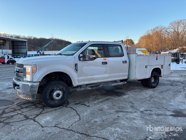 2017 Ford F-350 XL 4x4 Crew Cab Utility Truck | Ritchie Bros. Auctioneers