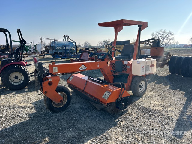 2017 Lay-Mor SM300 Self-Propelled Broom | Ritchie Bros. Auctioneers